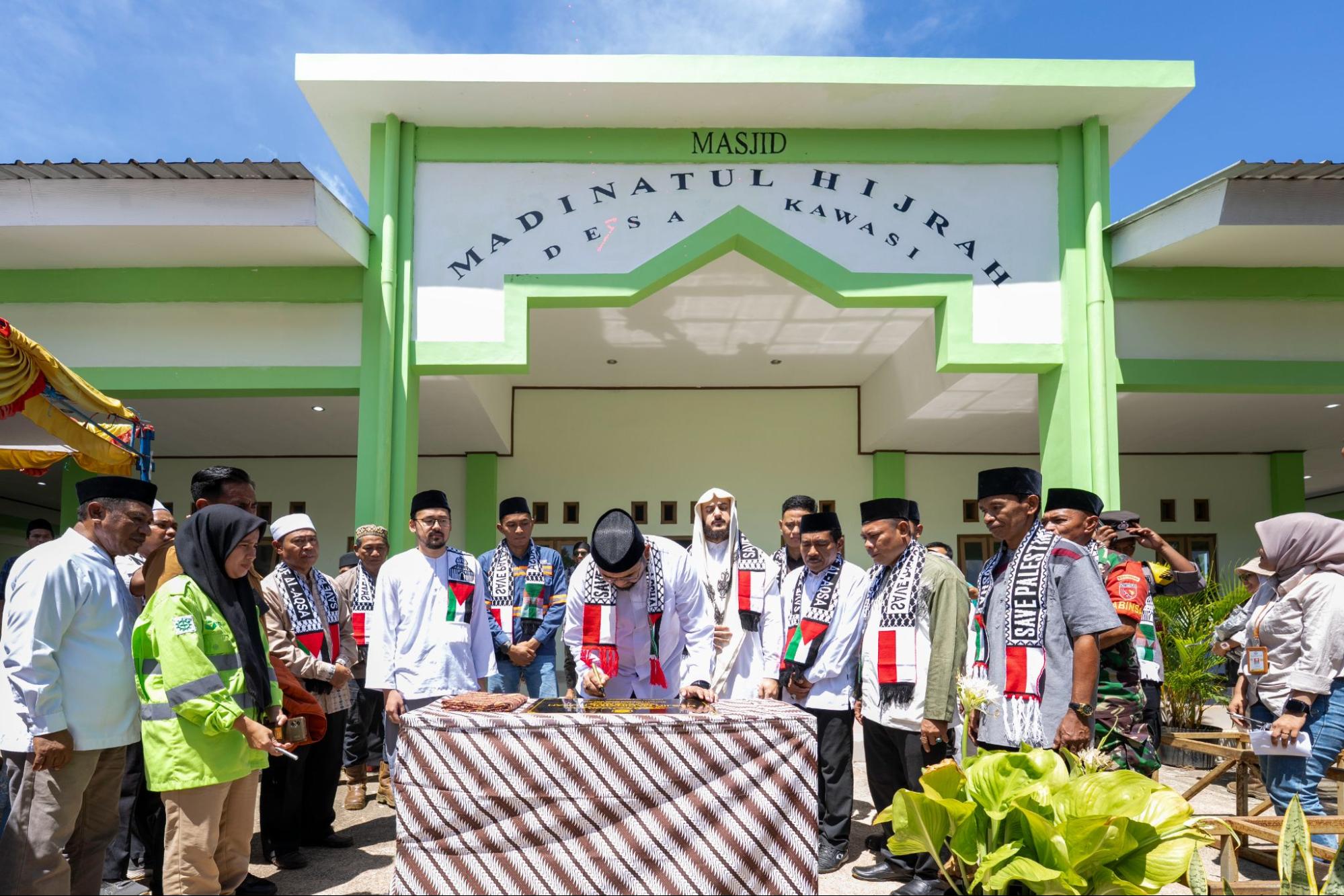 South Halmahera Regent Inaugurates Madinatul Hijrah Mosque in New ...