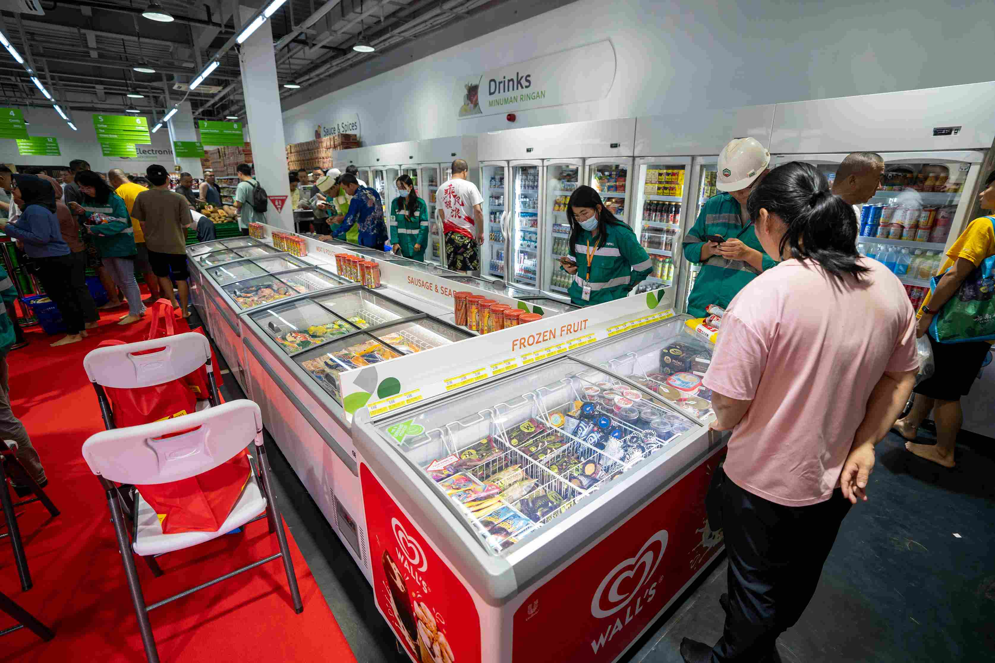 Bekerja di Pulau Obi, Fasilitas Perbelanjaan Karyawan Harita Nickel Tak ...